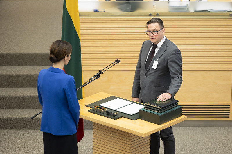 Prisiekė pirmasis žvalgybos kontrolierius N. Statkus - Iš Seimo posėdžių